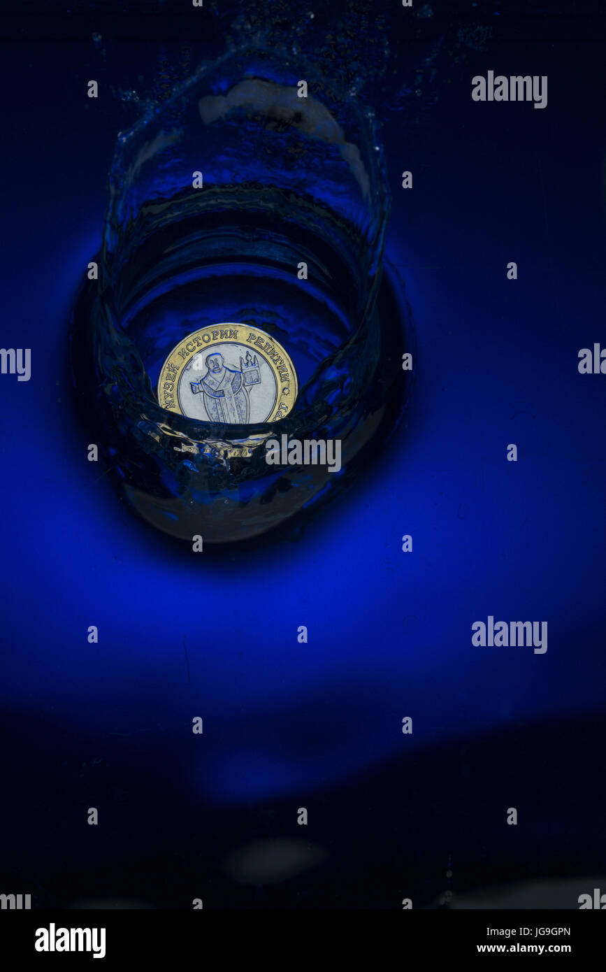 Coin falls hi-res stock photography and images - Alamy