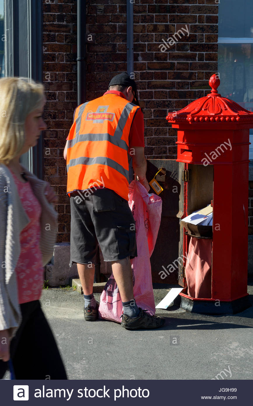 British Red Victorian Post Box High Resolution Stock Photography and ...