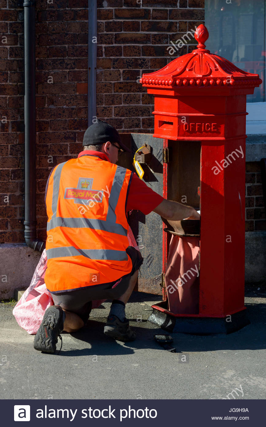 Postman England High Resolution Stock Photography and Images - Alamy