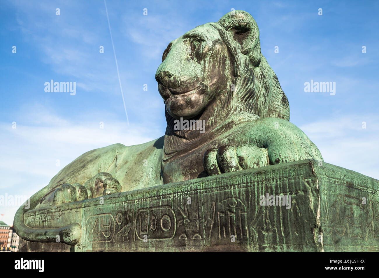 Egyptian lion statue hi-res stock photography and images - Alamy