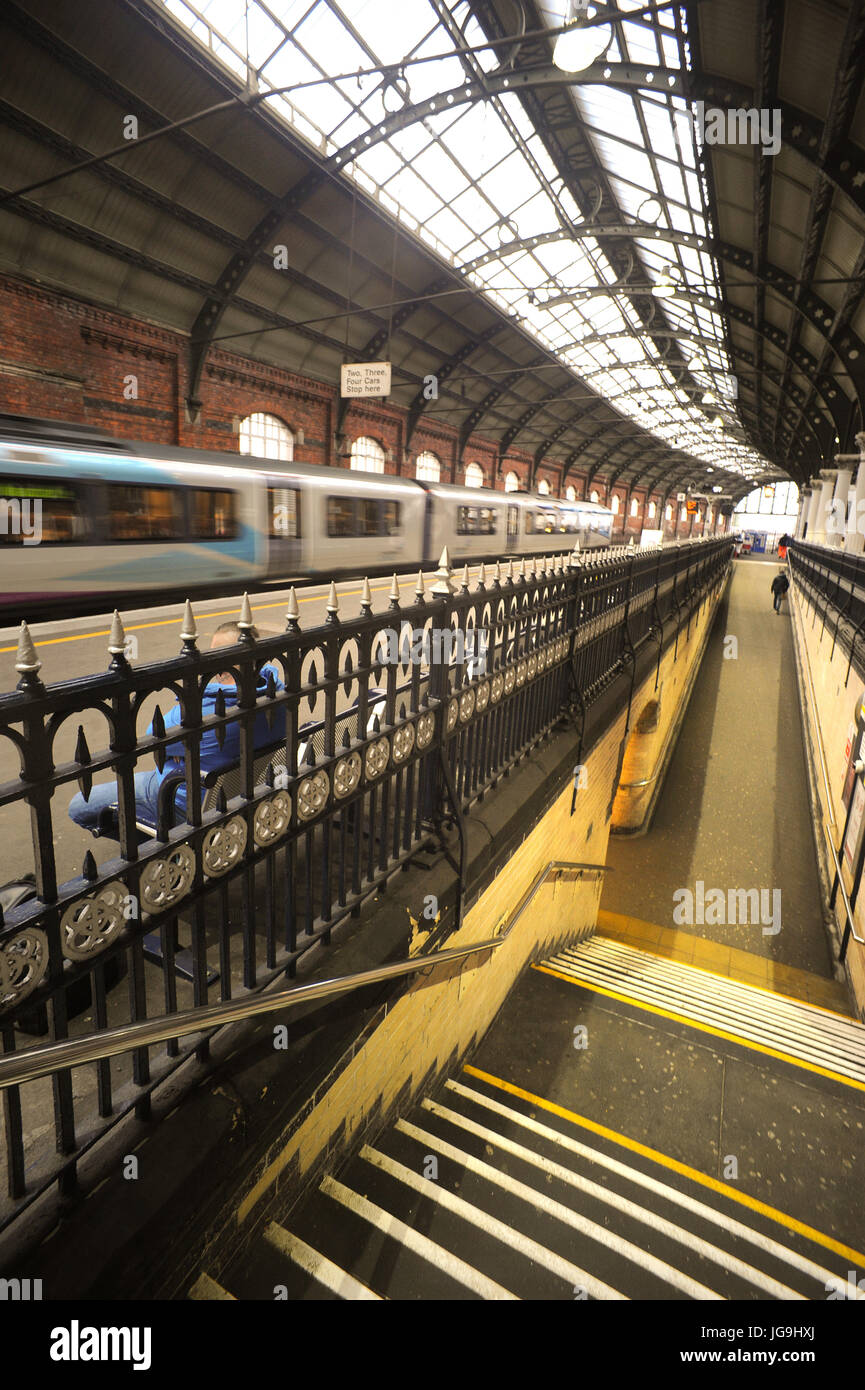 Darlington railway station hi-res stock photography and images - Alamy
