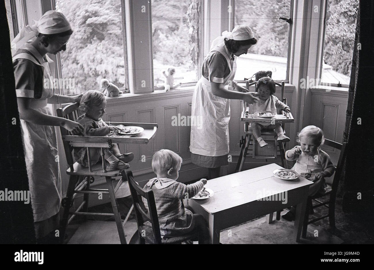 Doing laundry historical hi-res stock photography and images - Alamy