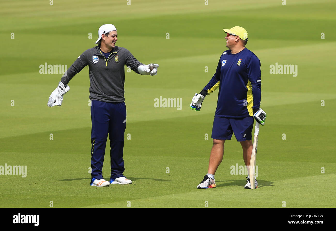 Wicket keeper quinton de kock hi-res stock photography and images - Alamy