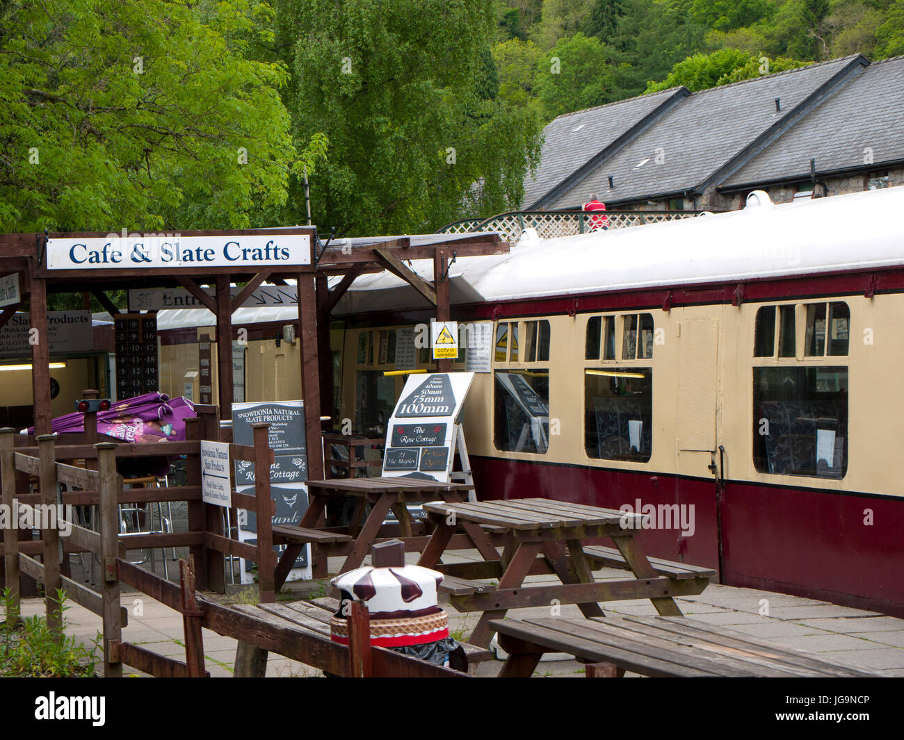 Converted railway carriage hi-res stock photography and images - Alamy