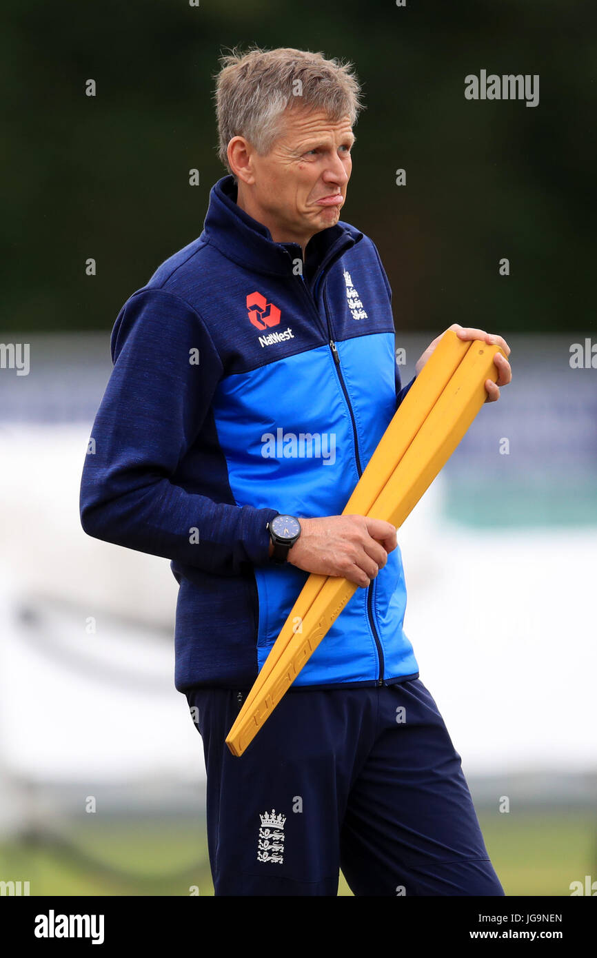 England spin bowling coach hi-res stock photography and images - Alamy