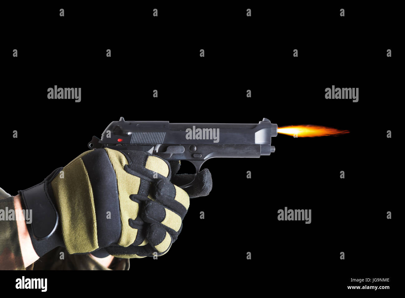 Shooting with gun hi-res stock photography and images - Alamy
