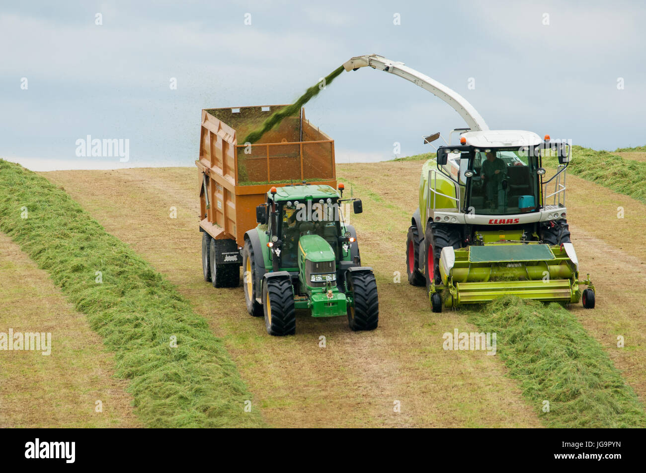 Lifting silage hi-res stock photography and images - Alamy