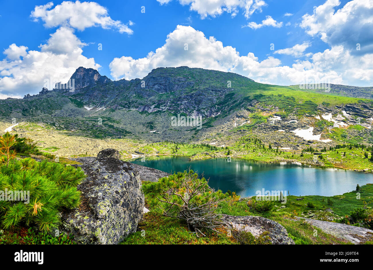 Carous lake in mountains of Southern Siberia. Ergaki Park. Krasnoyarsk ...