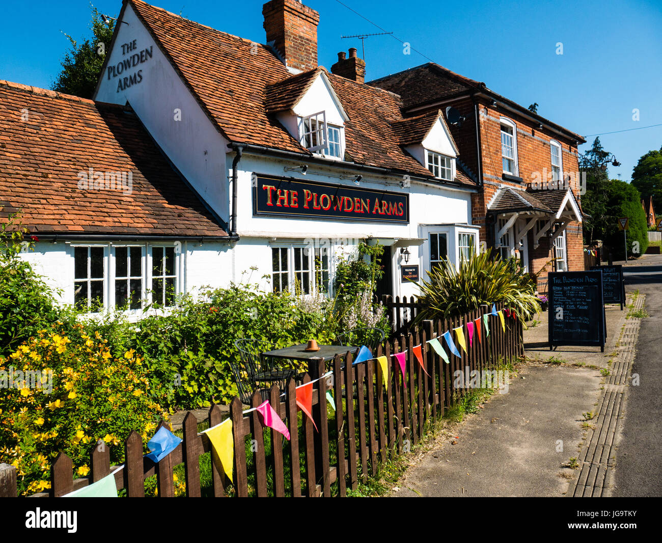 Countrey pub hi-res stock photography and images - Alamy