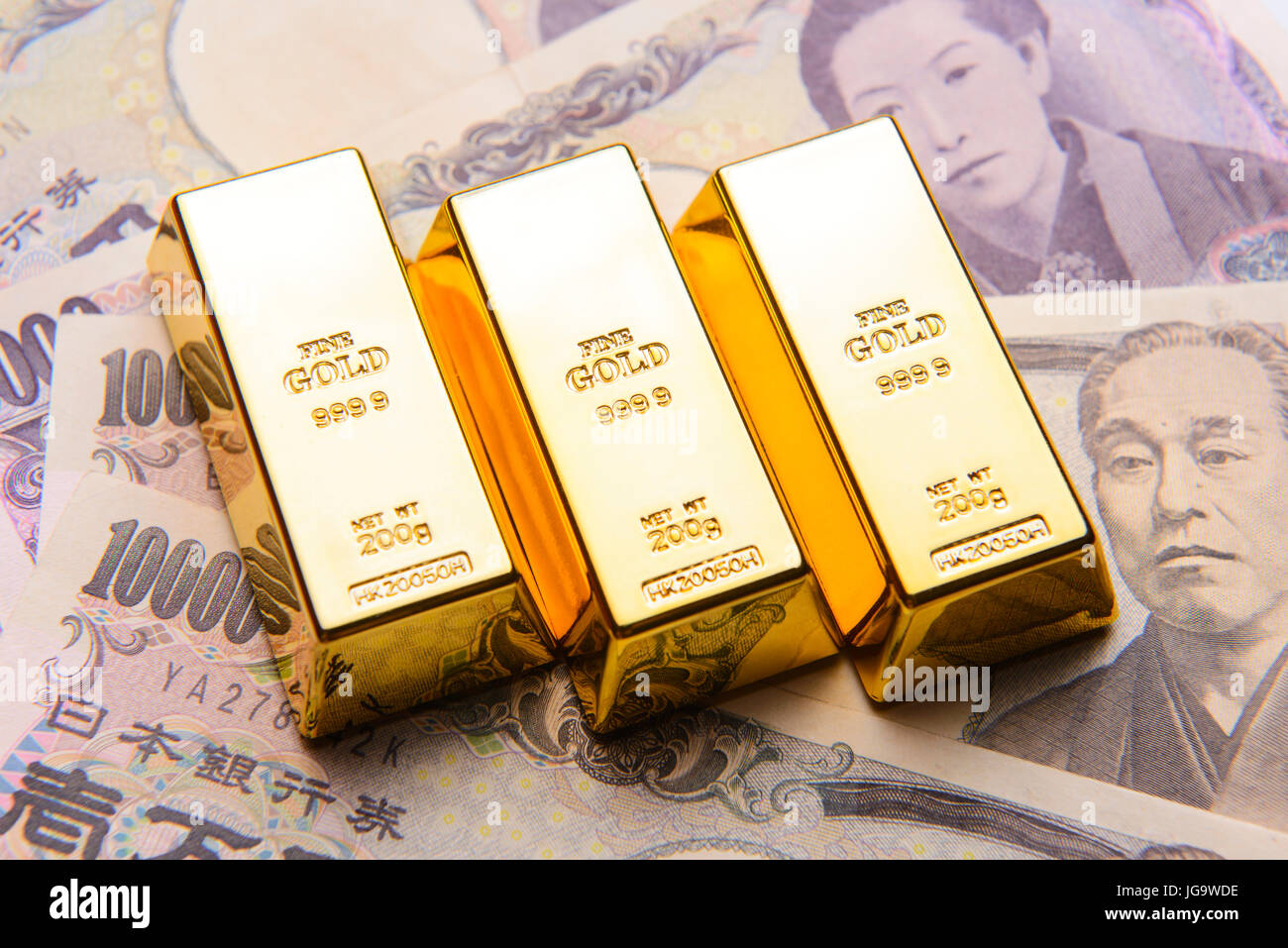 Gold japan yen symbol hi-res stock photography and images - Alamy