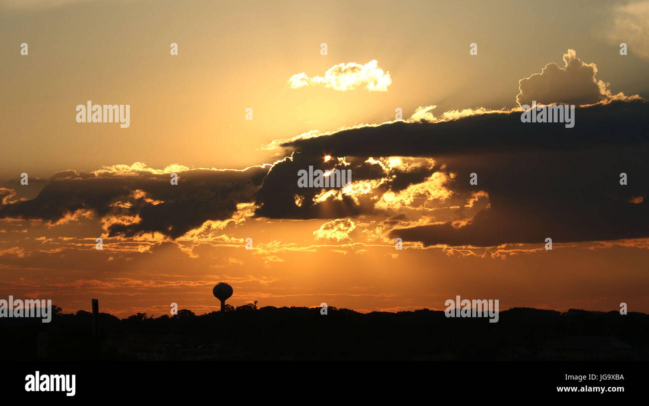 Beautiful sundown golden clouds hi-res stock photography and images - Alamy