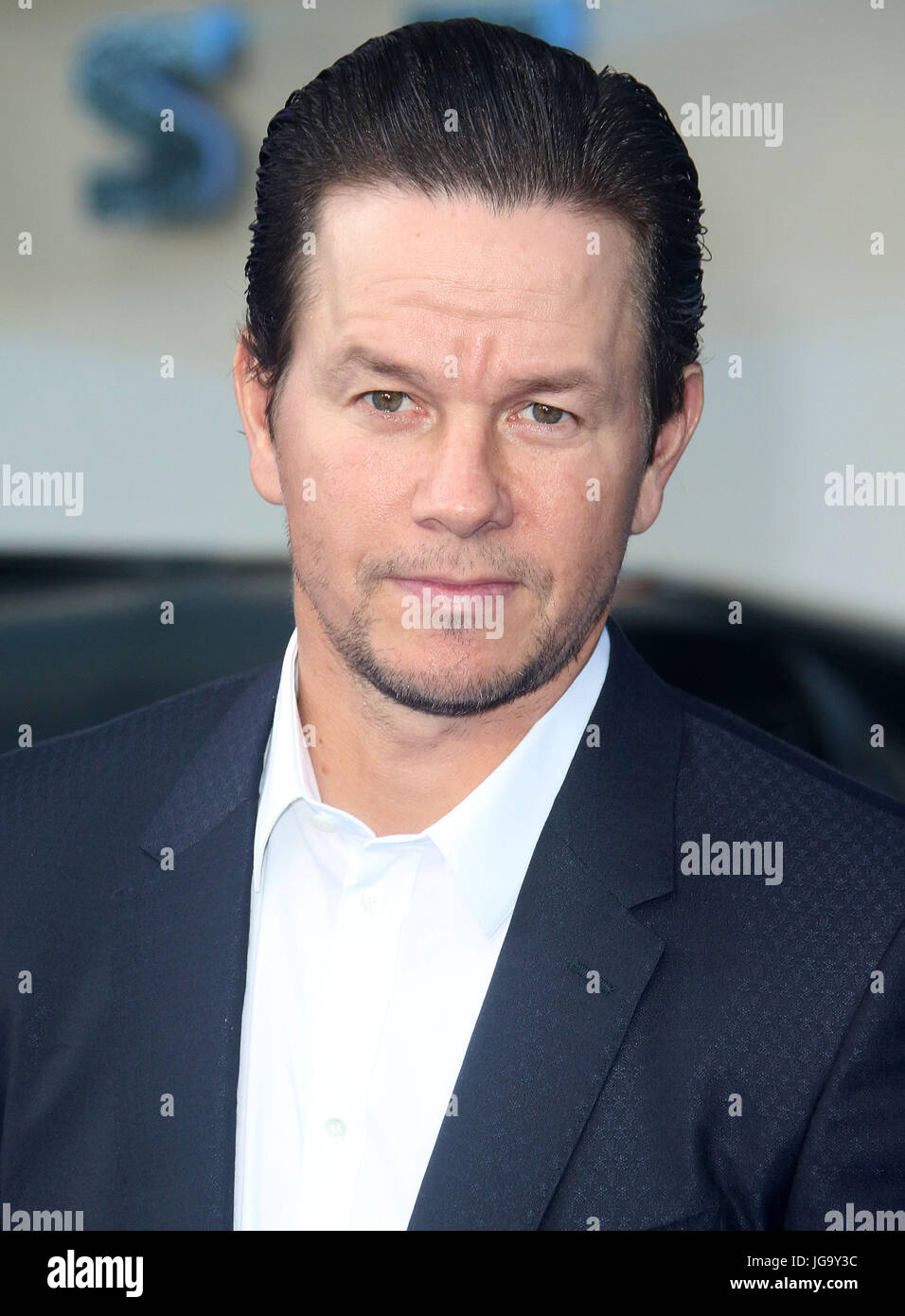 Mark wahlberg transformers hi-res stock photography and images - Alamy
