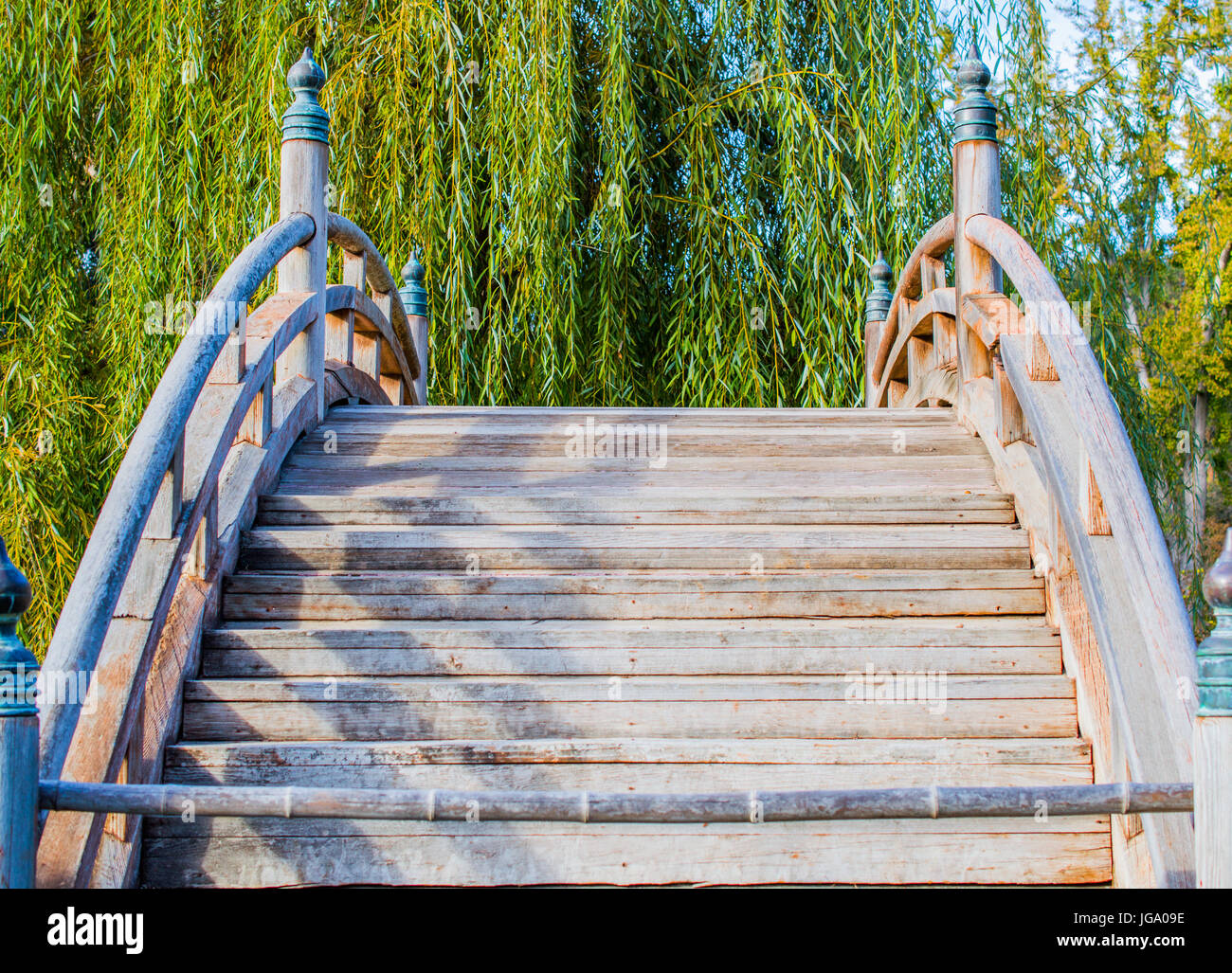 Curved wooden bridge japanese garden hi-res stock photography and ...