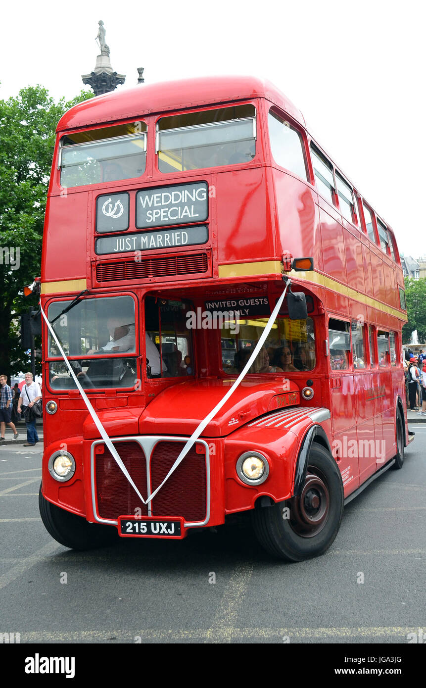 London, UK, 01/07/2017 Just married decorated special Routemaster bus ...