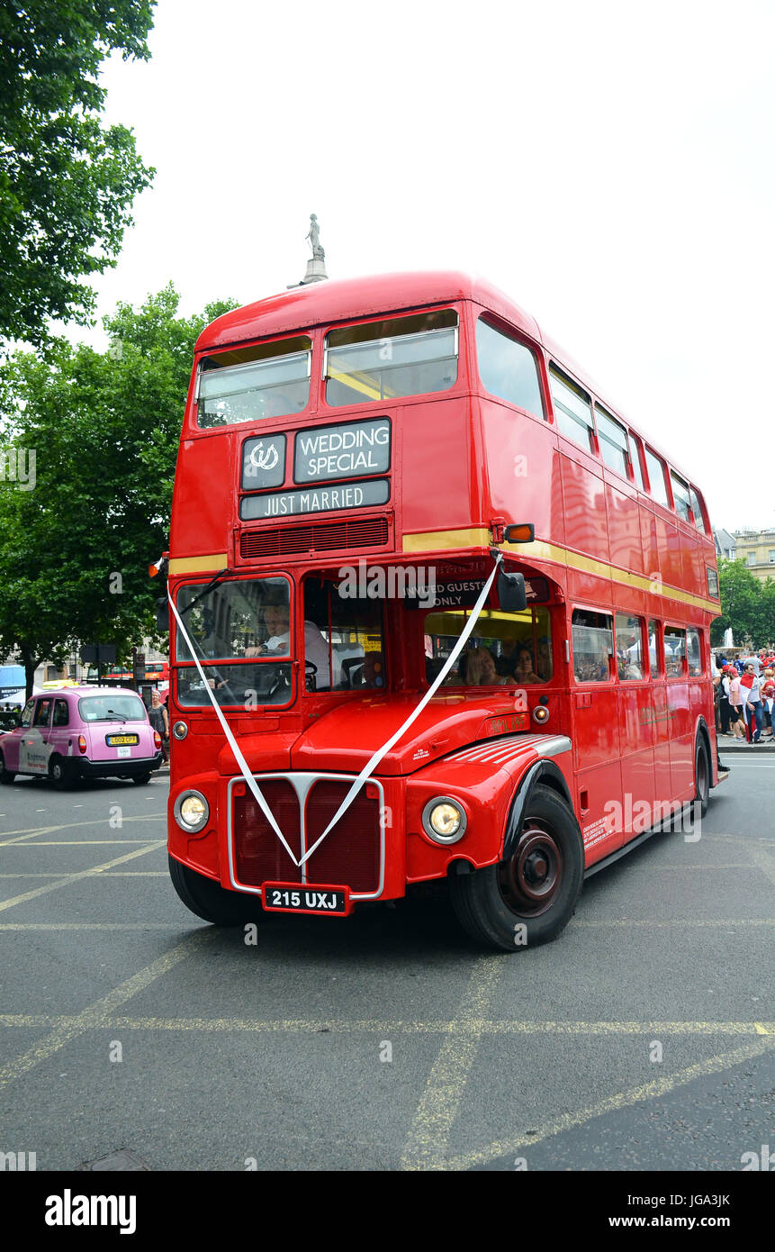 London, UK, 01/07/2017 Just married decorated special Routemaster bus ...