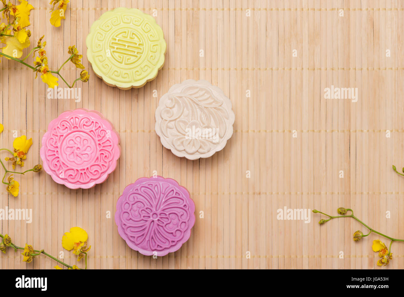 Mooncakes hi-res stock photography and images - Alamy