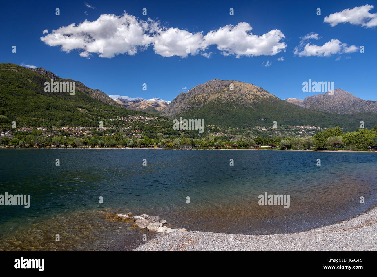 Lugarno on the border between southern Switzerland and northern Italy ...