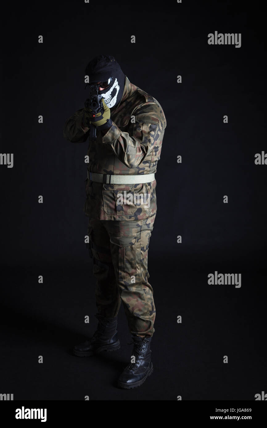 Black police swat uniform hi-res stock photography and images - Alamy