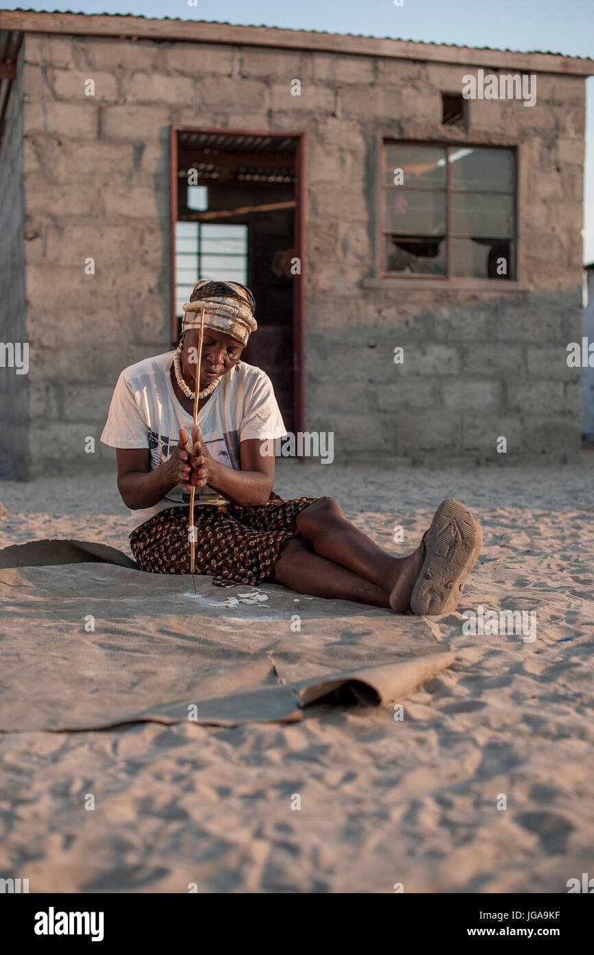 Poverty family hi-res stock photography and images - Alamy