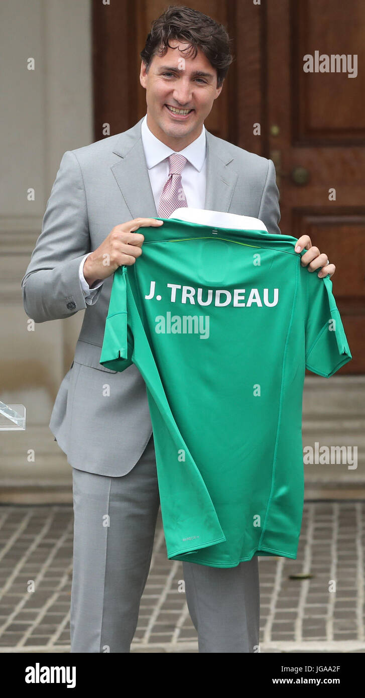 Irish Taoiseach Leo Varadkar gives Canadian Prime Minister Justin ...