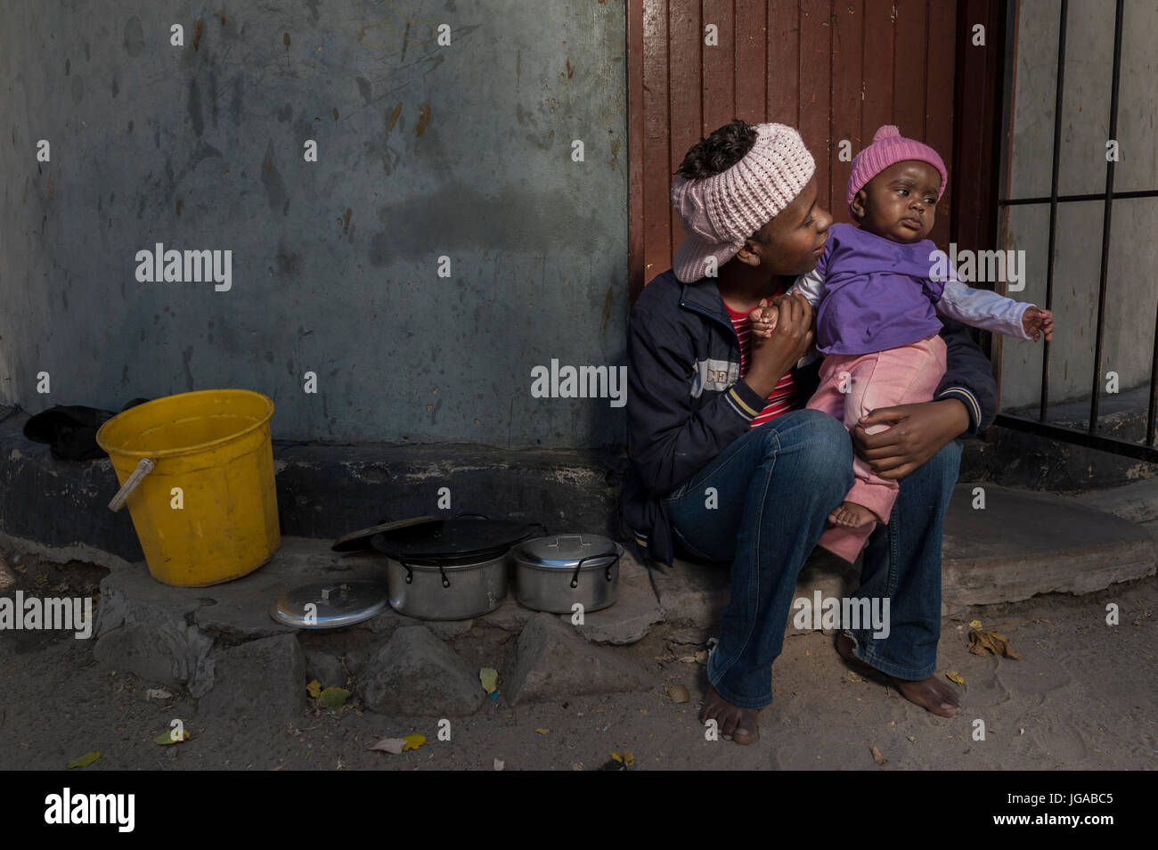 cooking pots, mother and child Stock Photo - Alamy