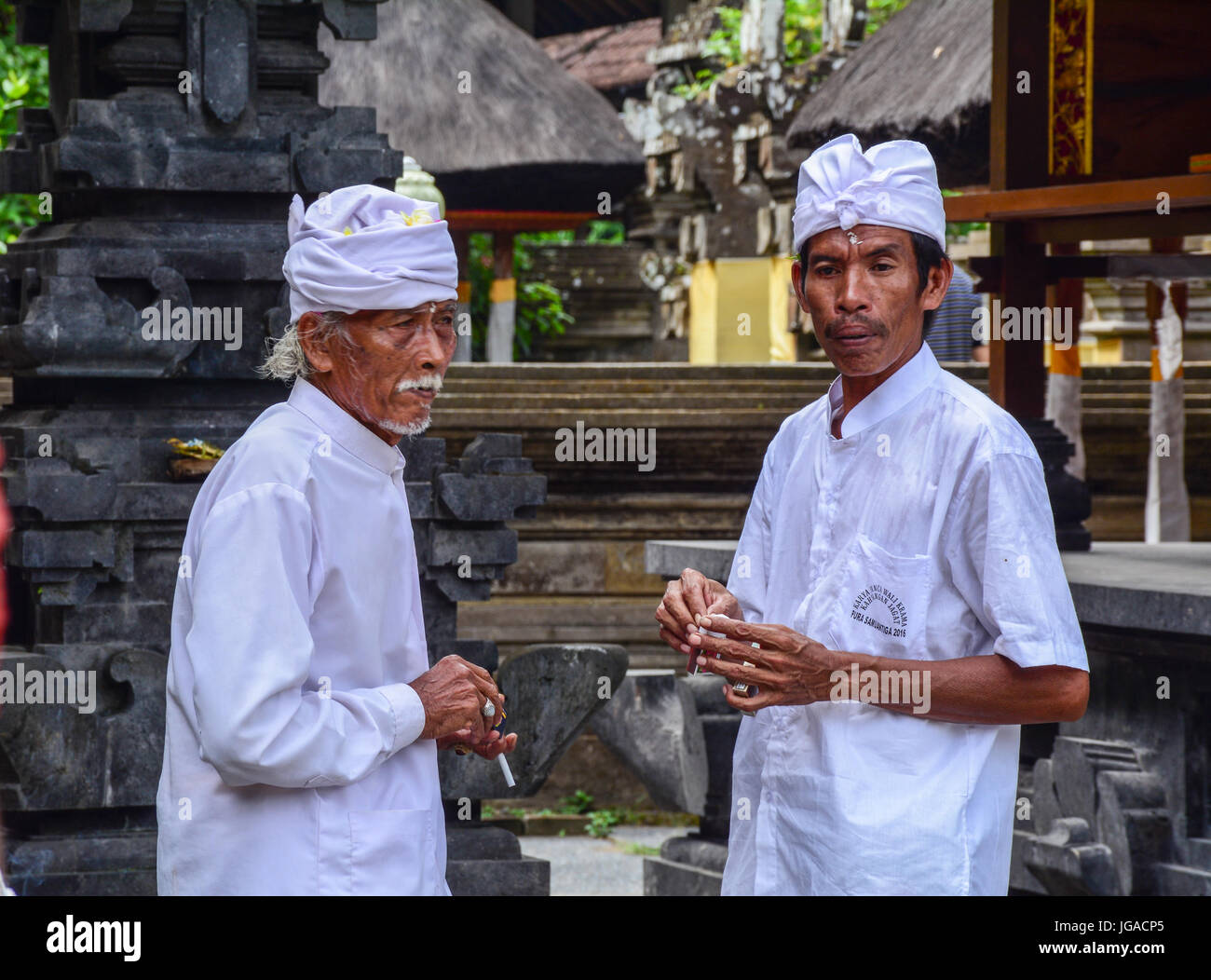 Balinese hindu priests hi-res stock photography and images - Alamy