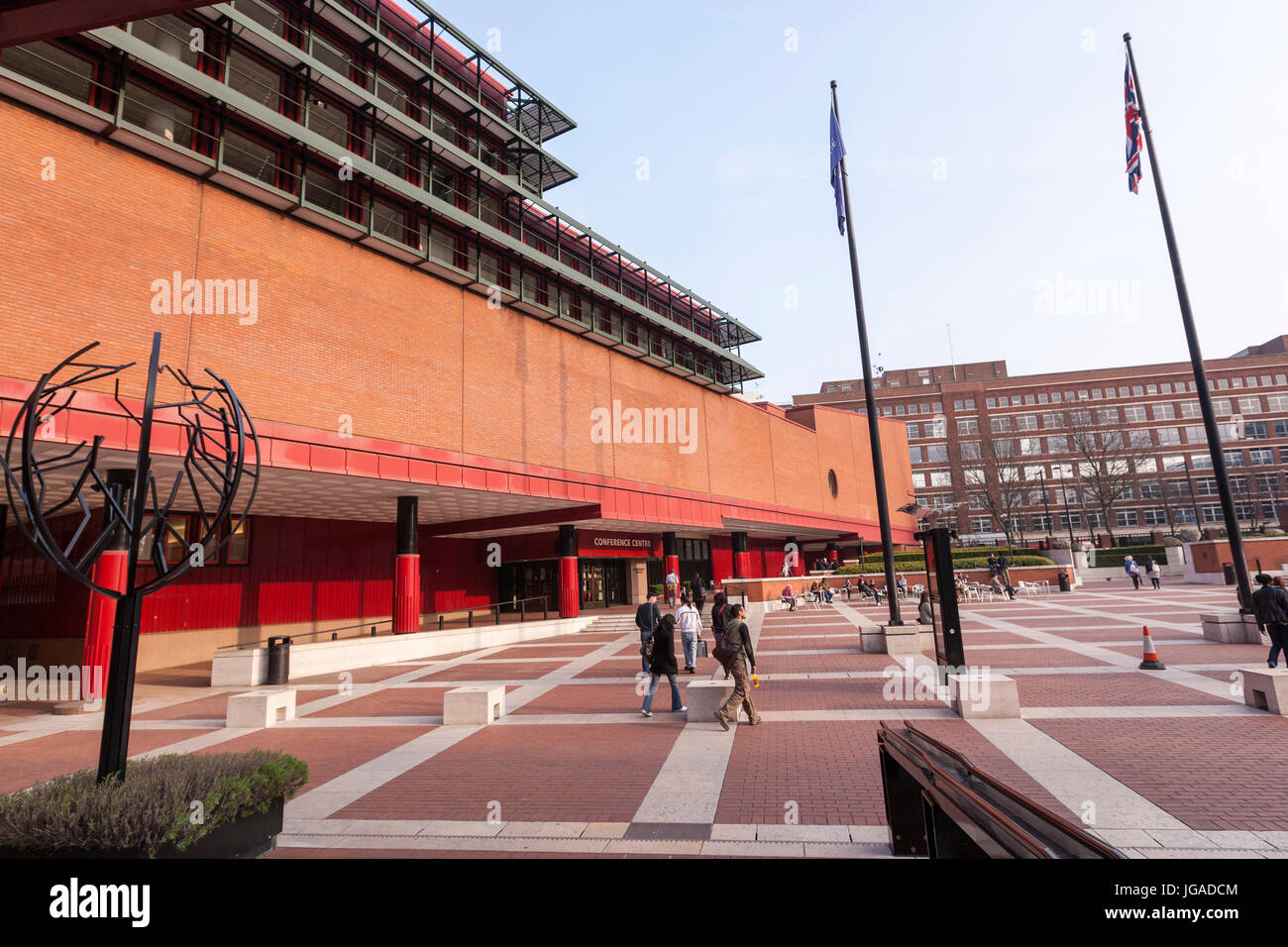 Outside the british library hi-res stock photography and images - Alamy