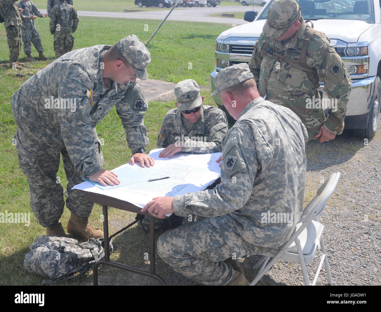 Oklahoma Army National Guardsmen demonstrate their land navigation ...