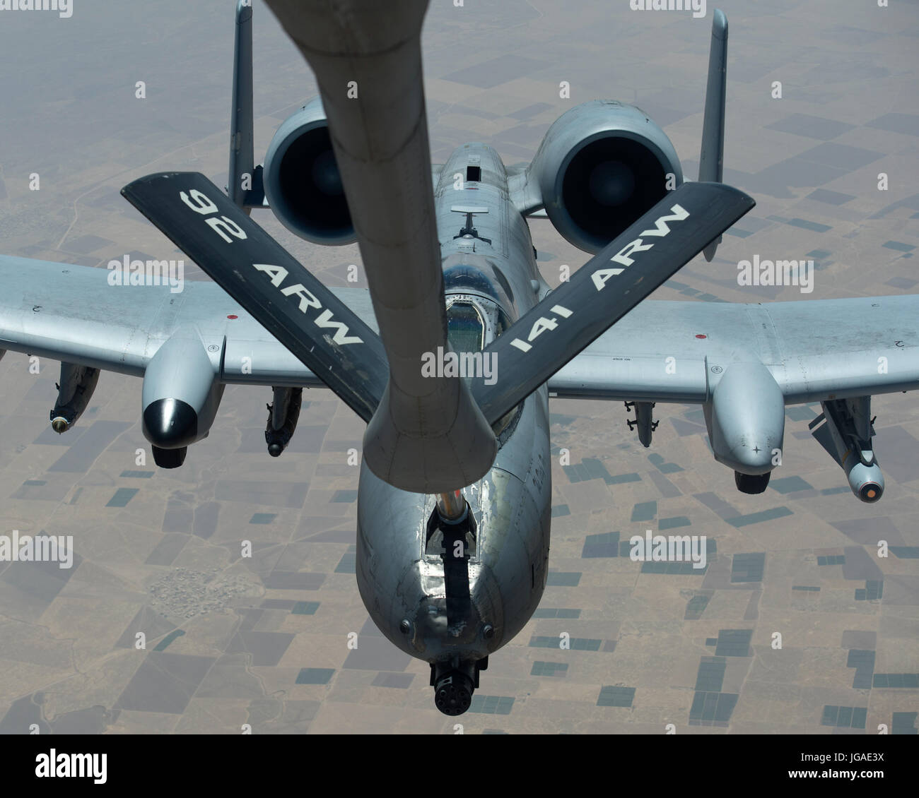An A-10 Thunderbolt II receives aerial refueling from a KC-135 ...