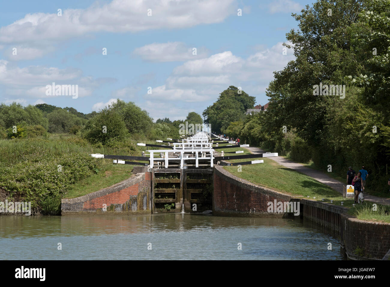 The Caen Hill Lock Flight on the Kennet & Avon Canal in Devizes ...