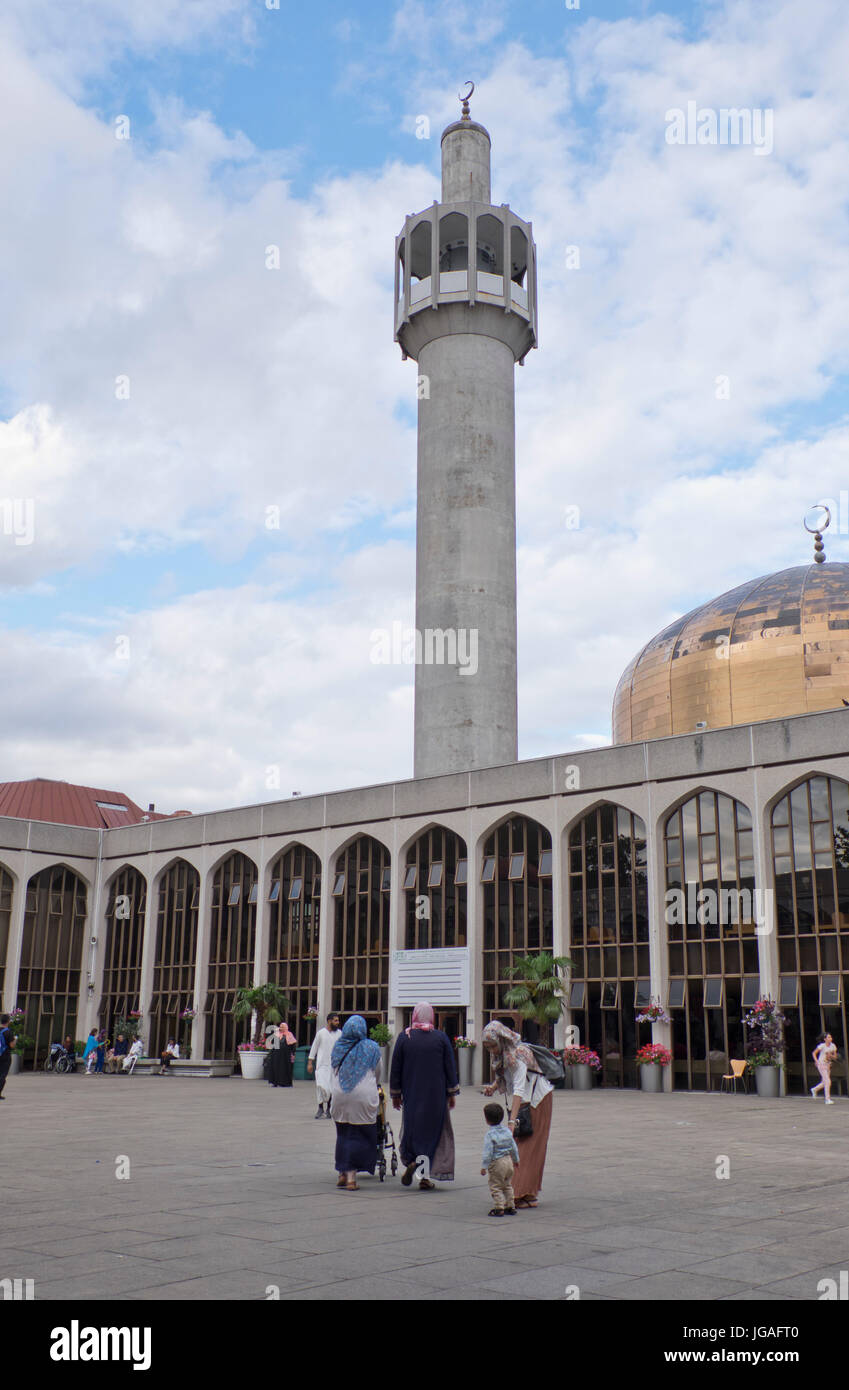 Muslim families going to pray at the Regent's Park mosque in London ...