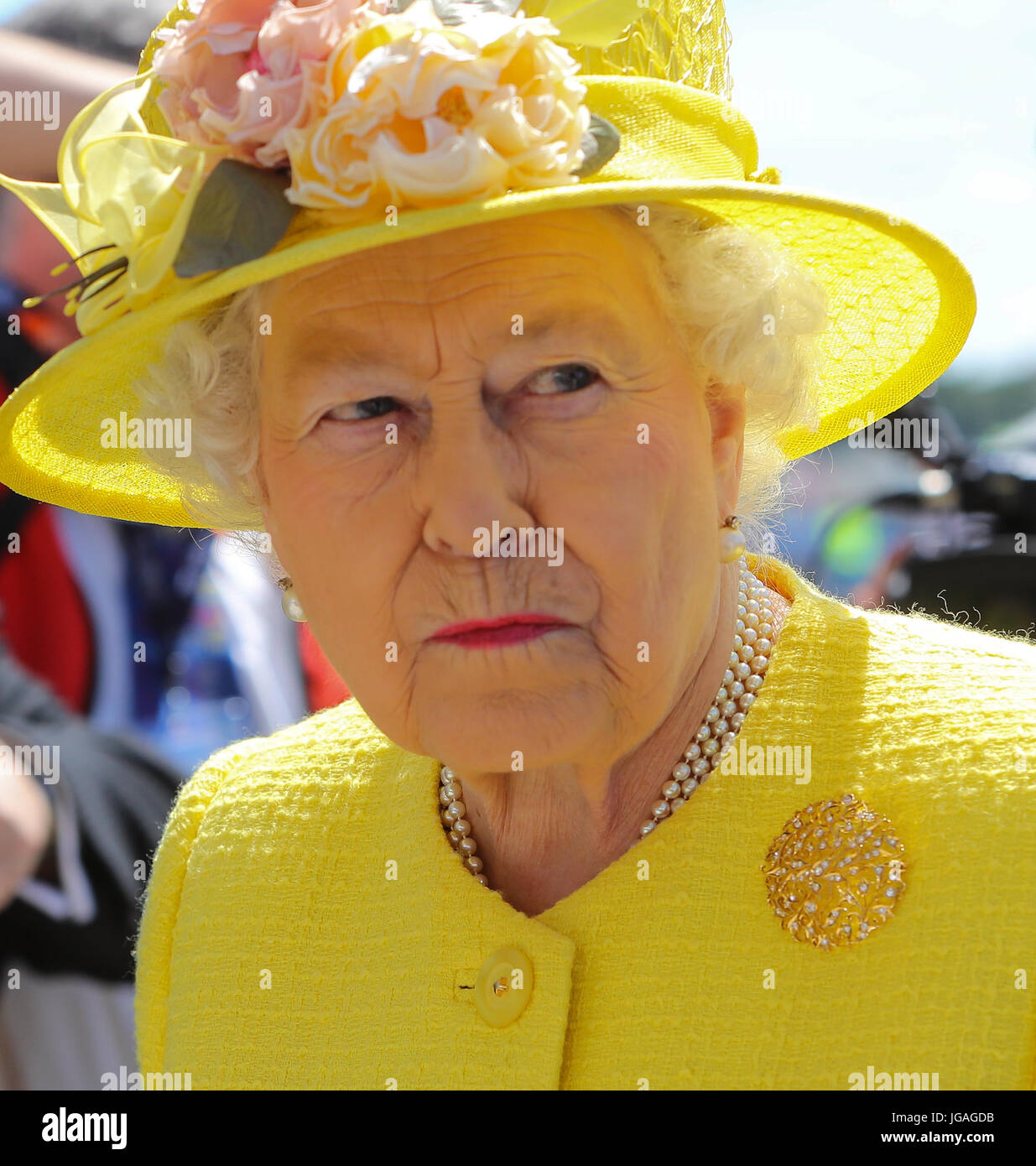 Queen elizabeth ii angry hi-res stock photography and images - Alamy