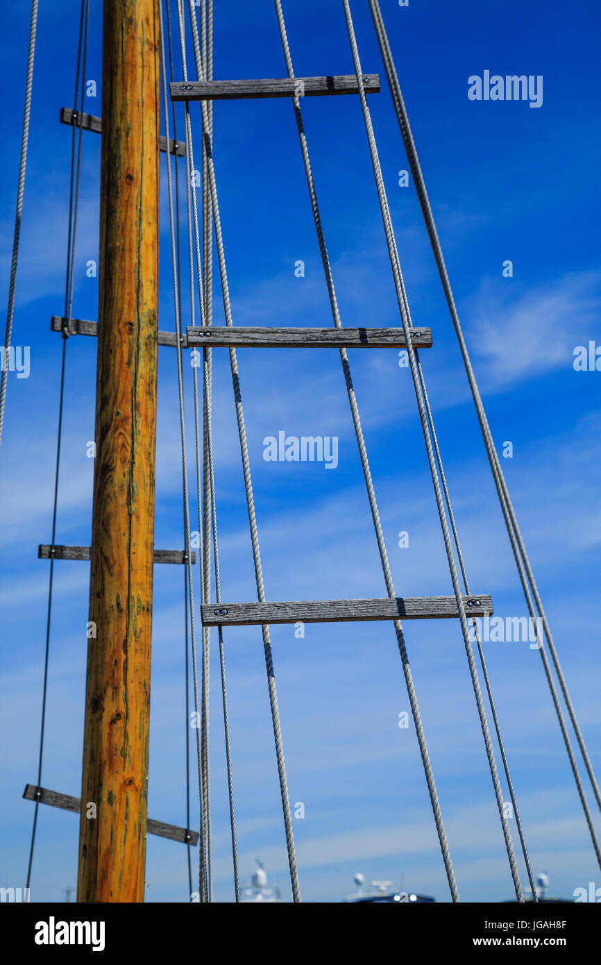 Wood mast hi-res stock photography and images - Alamy