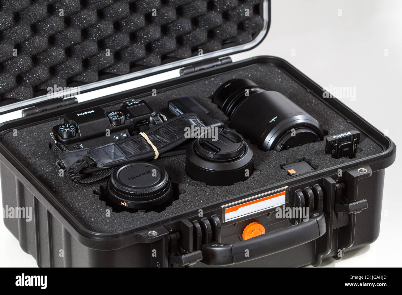 Fujifilm GFX 50S, 51 megapixels, medium format sensor digital camera on ...