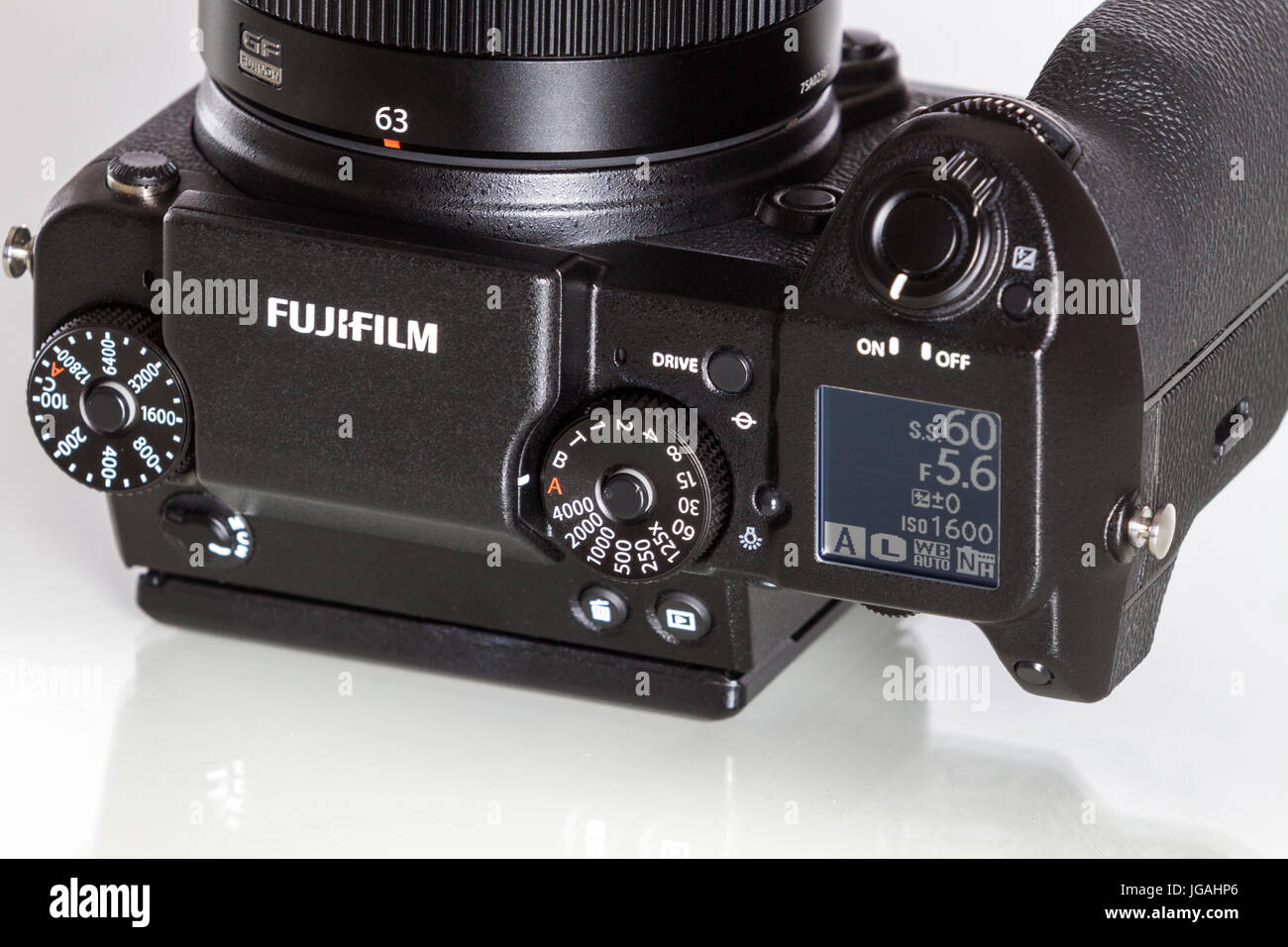 Fujifilm GFX 50S, 51 megapixels, medium format sensor digital camera on ...
