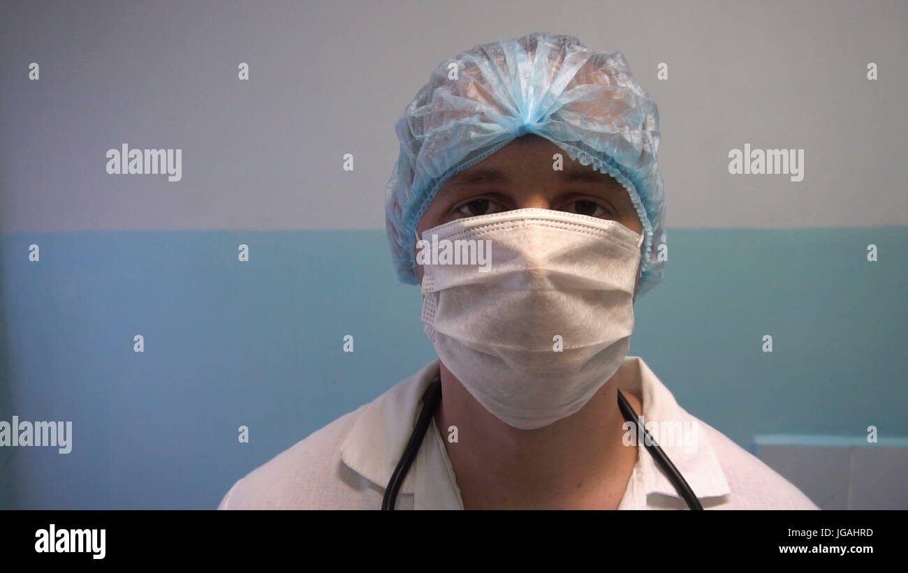 Close up of a male surgeon's face wearing surgical mask Stock Photo - Alamy