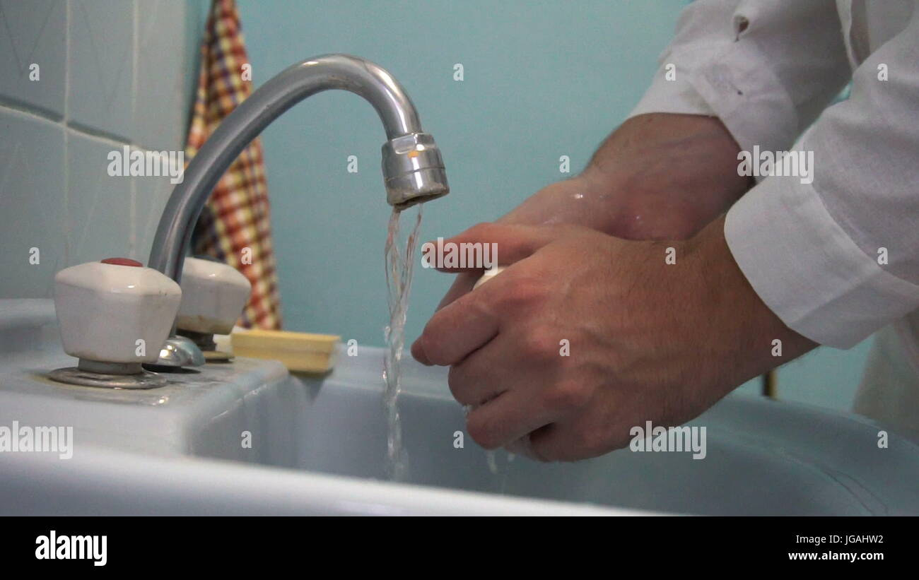 Doctor washing hands before operating hi-res stock photography and ...