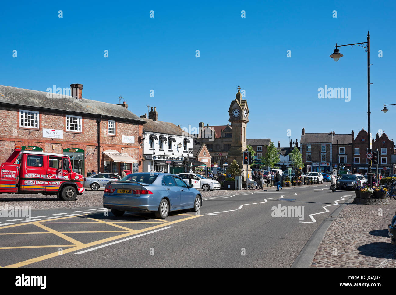 Shops in thirsk town centre hi-res stock photography and images - Alamy