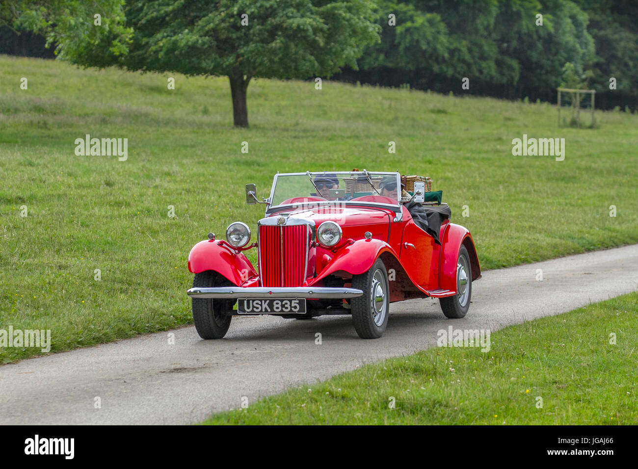 1952 50s red MG Td Tf Classic, collectable restored vintage vehicles ...