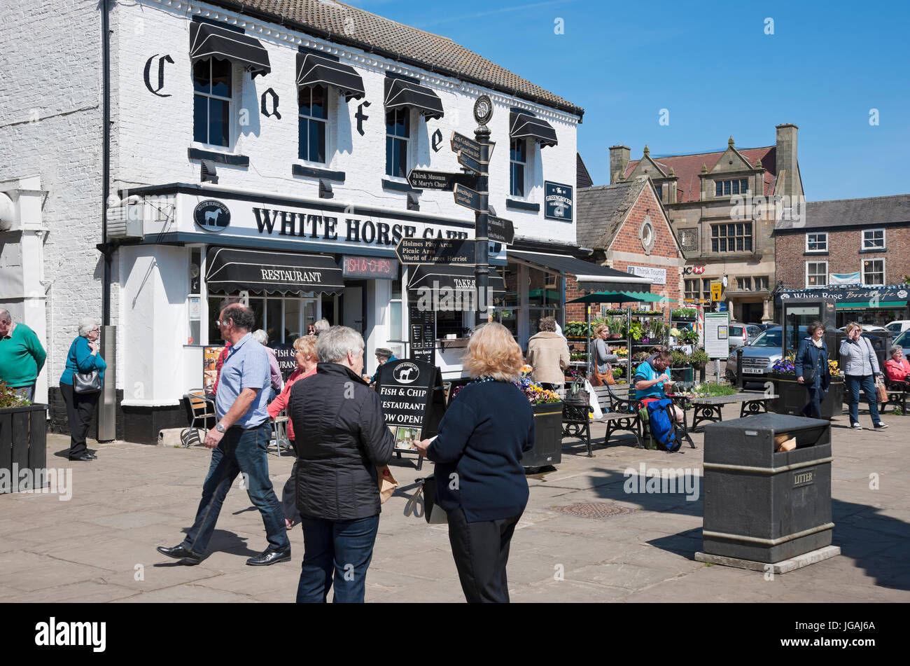 Shops in thirsk town centre hi-res stock photography and images - Alamy