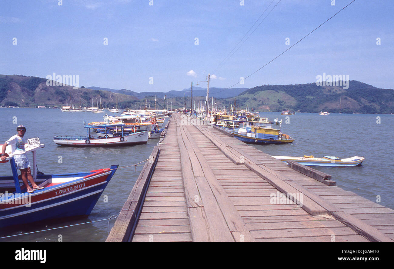Boats pier black sea hi-res stock photography and images - Alamy