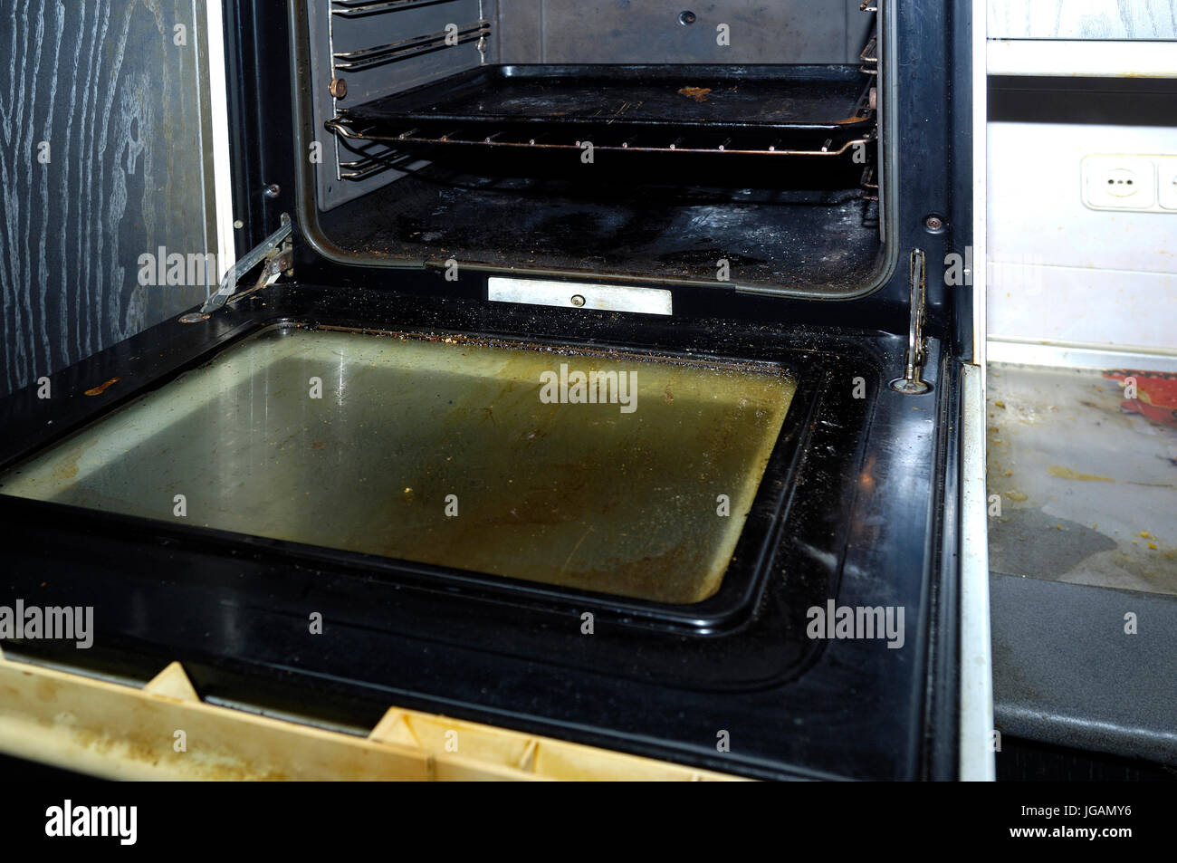 Damaged oven hi-res stock photography and images - Alamy