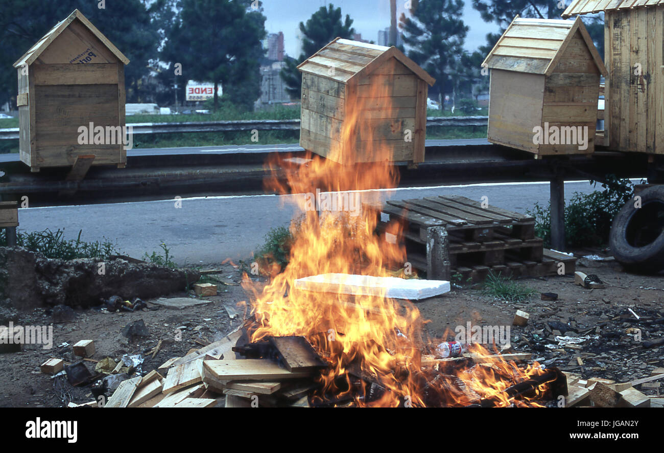 Pallet bonfire hi-res stock photography and images - Alamy