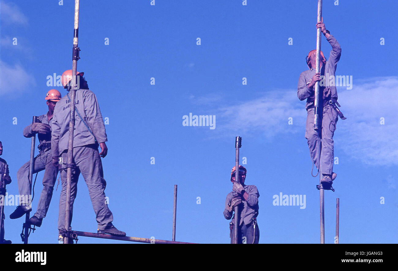 Platform, assembling scaffolding Stock Photo - Alamy