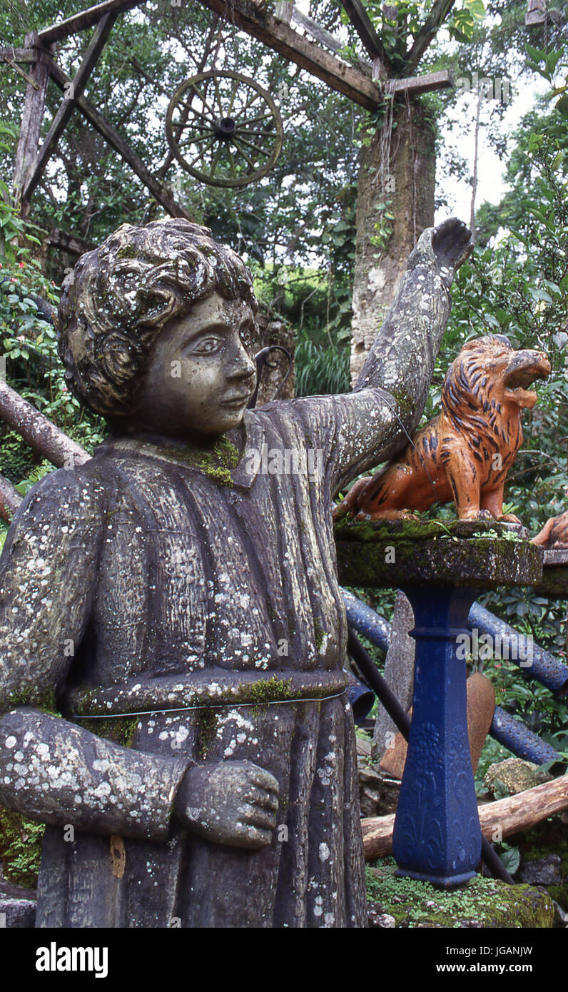 Raised sculptures hi-res stock photography and images - Alamy