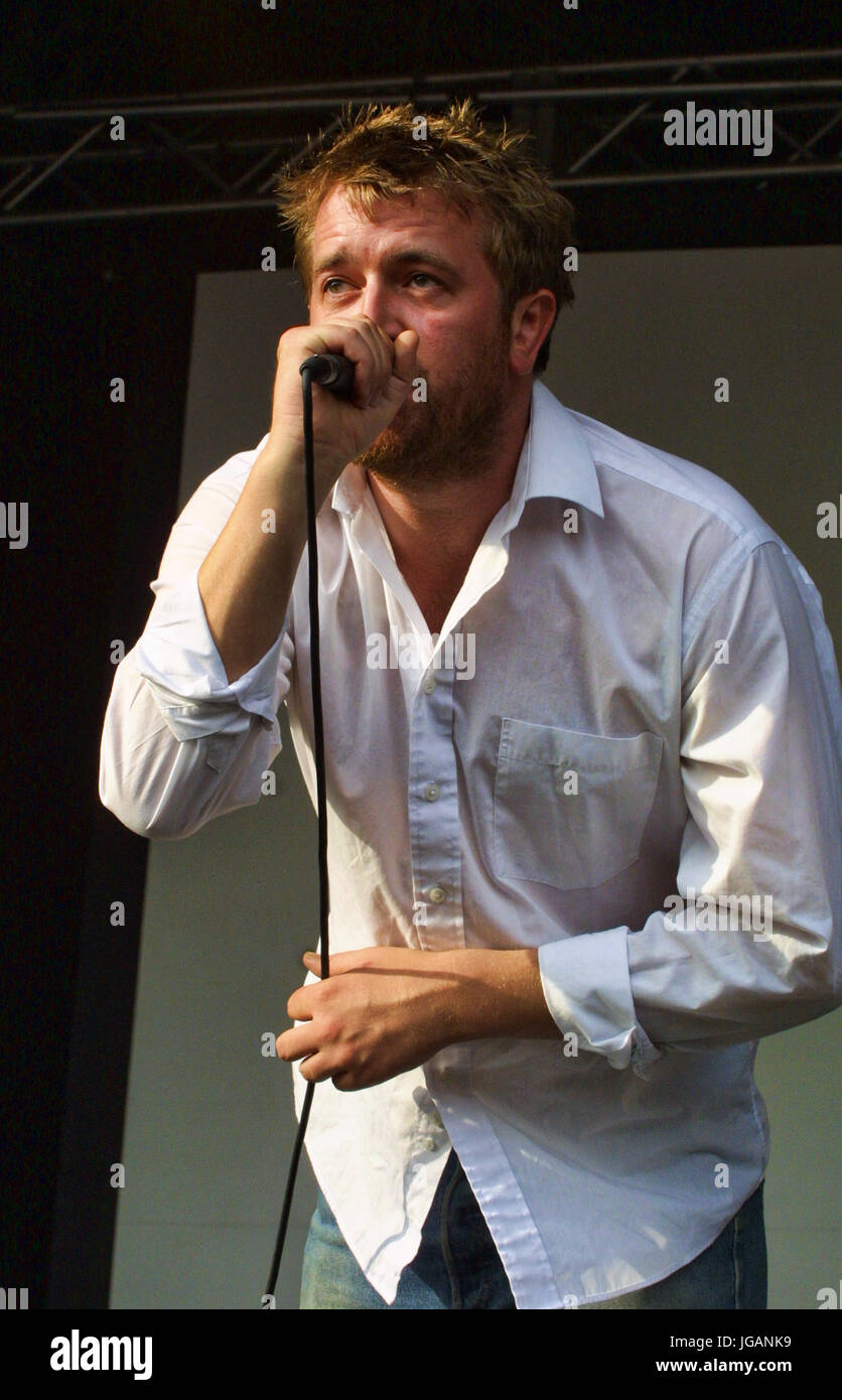 Guy garvey musician hi-res stock photography and images - Alamy