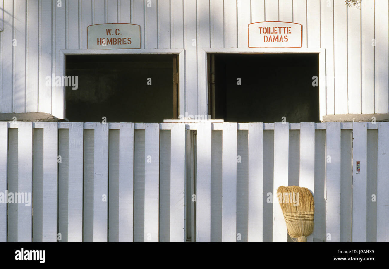 Wc hombres hi-res stock photography and images - Alamy