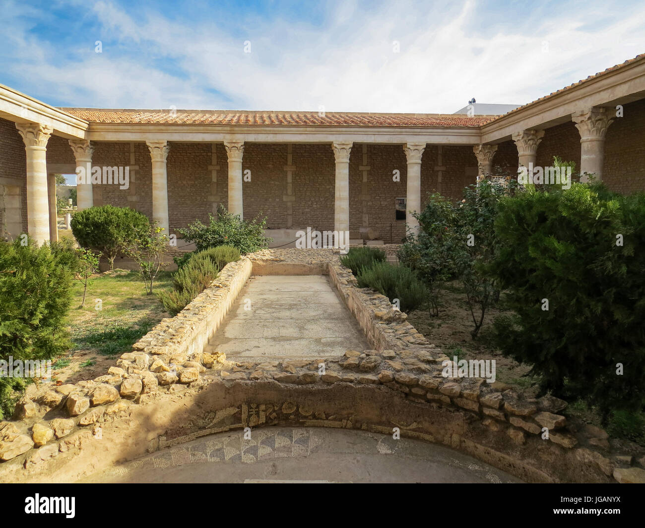 Roman villa courtyard hi-res stock photography and images - Alamy