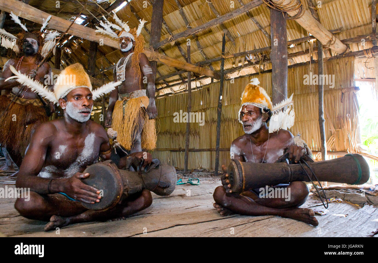 INDONESIA, IRIAN JAYA, ASMAT PROVINCE, JOW VILLAGE - JANUARY 19: Men ...