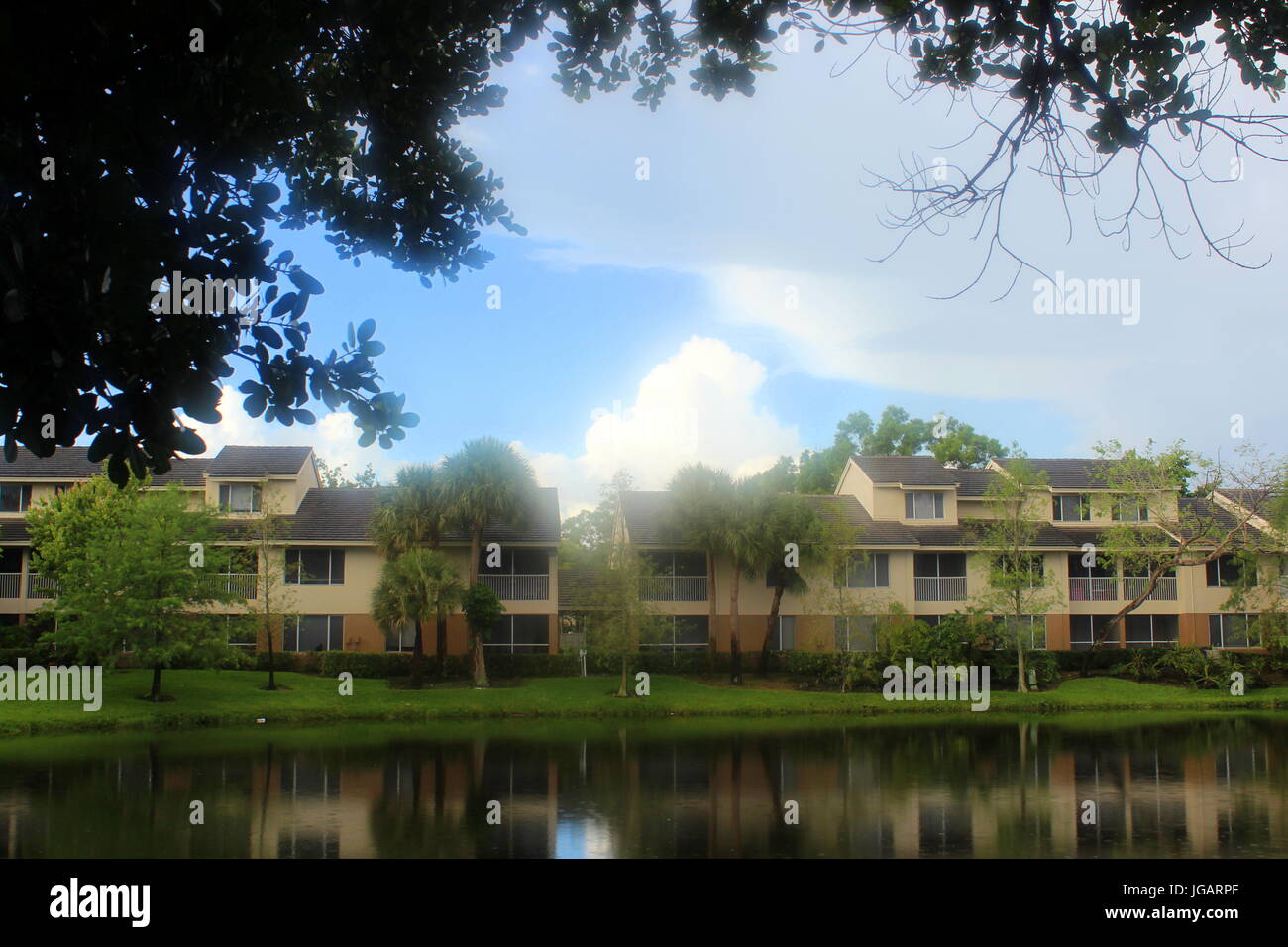 house next to lake Stock Photo - Alamy